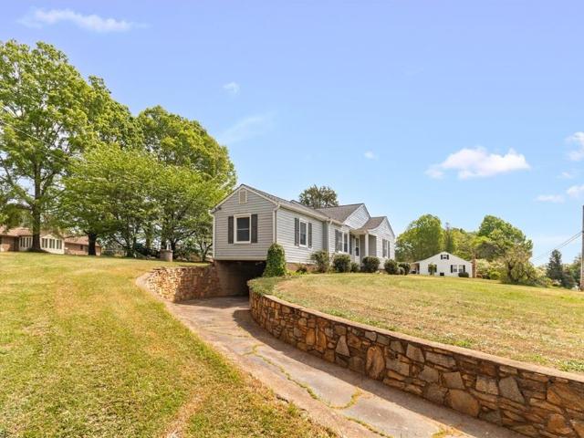 5825 Reynolda Road