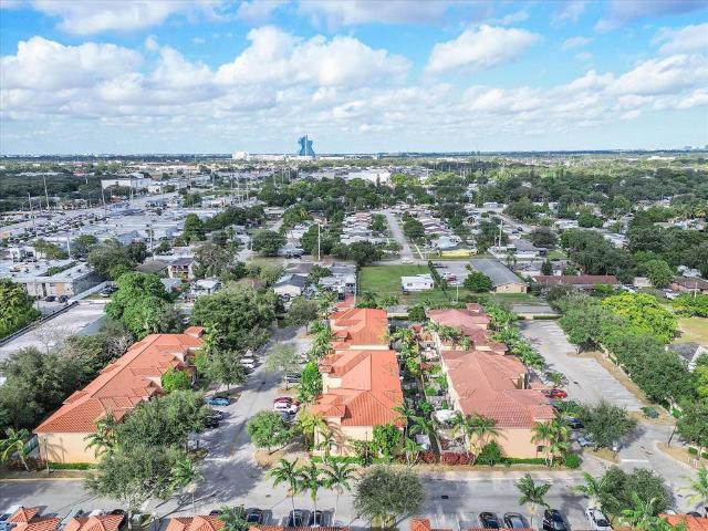 5825 Siena Ln, Hollywood, FL 33021 | MLS #B26007 | Compass