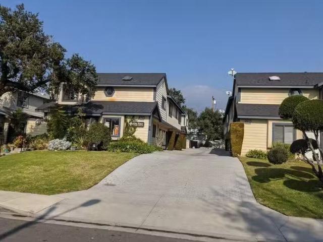 58262589 527 E Colorado Blvd