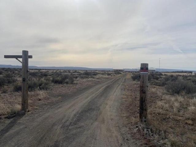58269 Oil Dri Rd, Christmas Valley, OR 97641