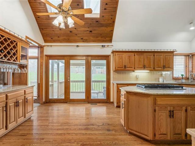 5826 Oakview, Shawnee, KS 66216 | MLS #2612