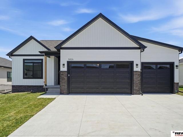 5826 SW 9th St, Lincoln, NE 68523