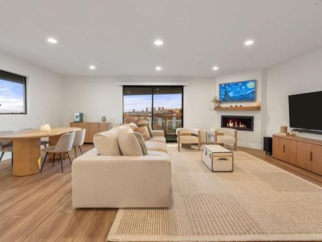 5826 W Olympic Blvd Apt 401, Los Angeles, CA 90036