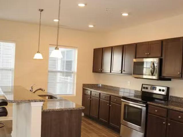 58272573 721 Water St