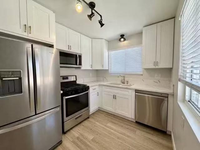 58276372 1731 South Iris Lane