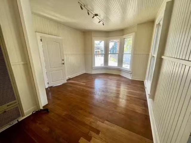 58276742 307 5th St