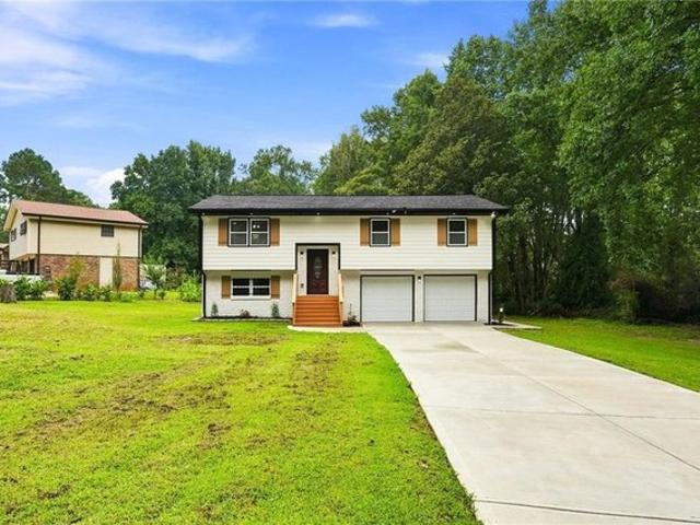5827 Christopher Ln, Lithonia, GA 30058