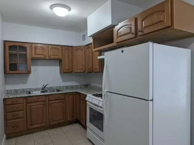 58280465 1433 W Bloxham St