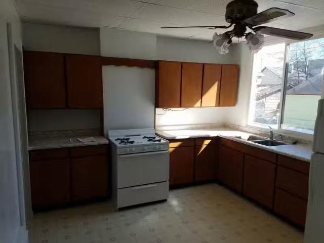 58286463 8922 Hilton St