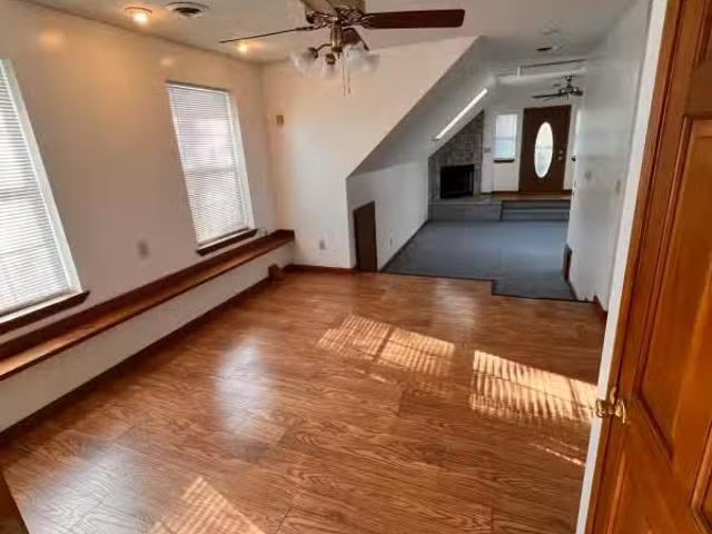 5828 County Line Rd, Kansas City, KS 66106