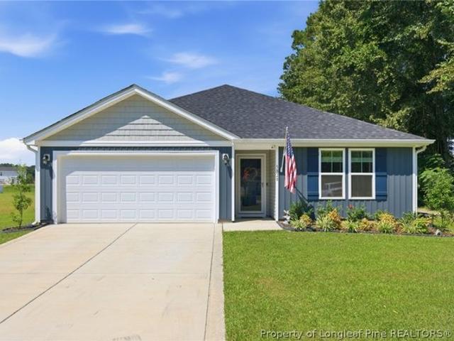5828 Panther Dr, Hope Mills, NC 28348