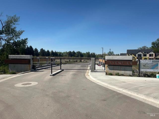 5828 W Acrewood, Eagle, ID 83616 | MLS #98977