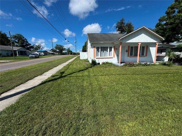 5829 12th St, Zephyrhills, FL 33542