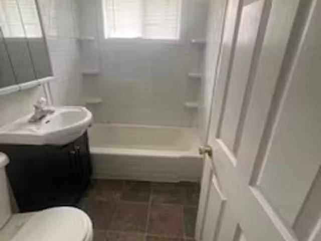 58205162 2420 S Rogers St