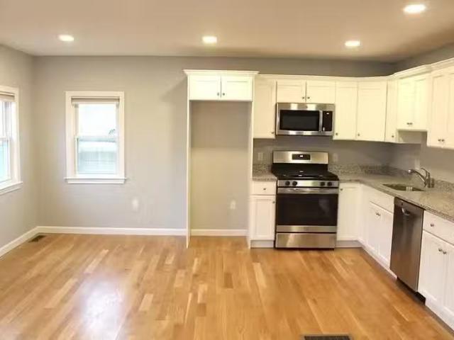 58207572 121 Spring St