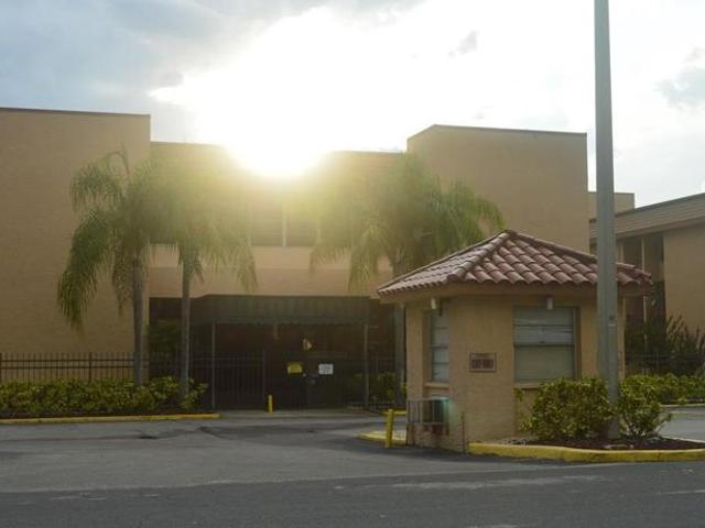 5820 N Church Ave #247, Tampa, FL 33614