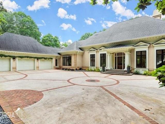 5820 Winterthur Dr, Sandy Springs, GA 30328