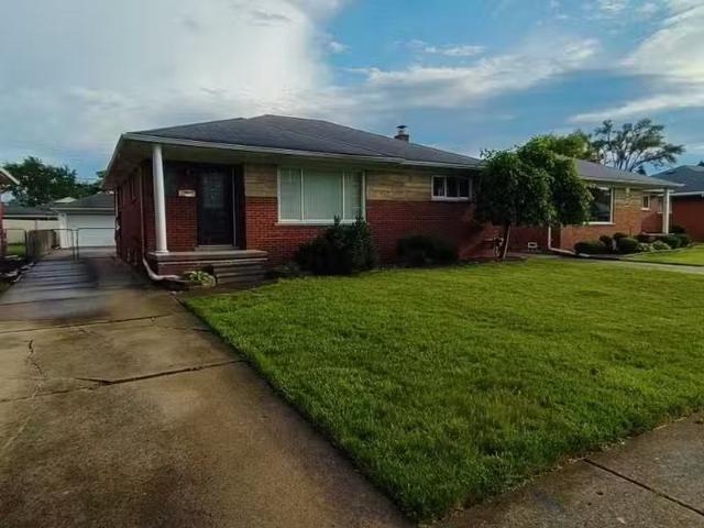 58217858 17696 Veronica Ave