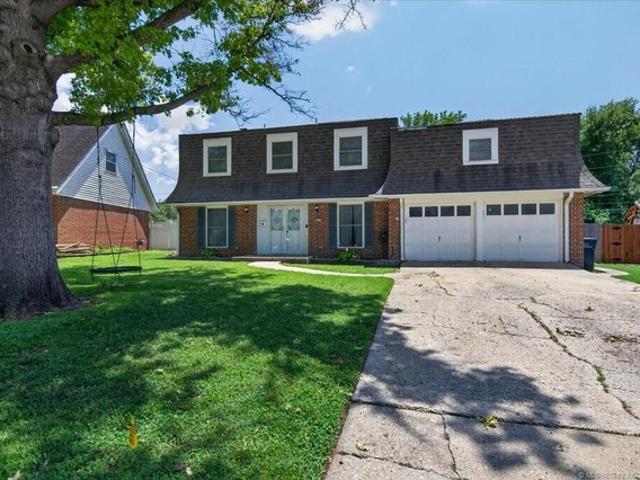 5821 Harvard Dr, Bartlesville, OK 74006