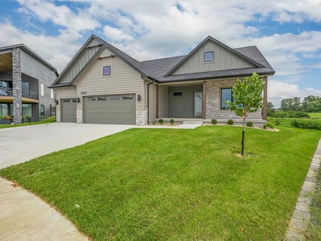 5821 Rose Cir, Des Moines, IA 50321