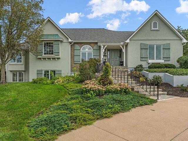 5821 SW 38th St, Topeka, KS 66610