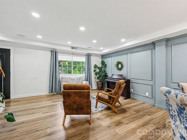 5821 Shadow Creek Road