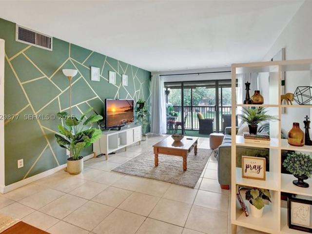 5821 Washington St Apt 30, Hollywood, FL 33023