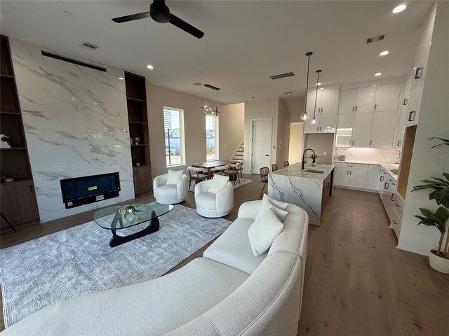 5821 Winsome Ln, Houston, TX 77057