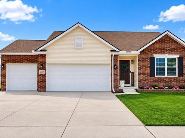 58221 River Oaks Dr, New Haven, MI 48048