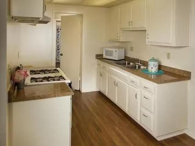58223472 16331 Mcfadden Ave