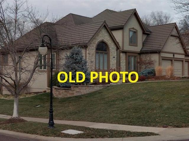 5822 W 130th St, Leawood, KS 66209