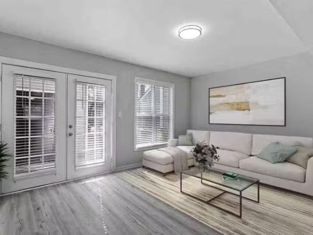 58233568 715 Moore St