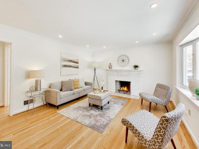 5823 Dewey Street