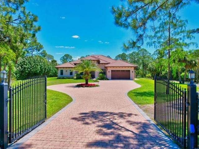 582 15th St SW, Naples, FL 34117