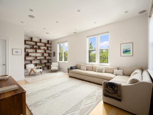 582 2ND Street 4