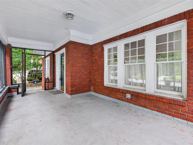 582 Clifton Road NE