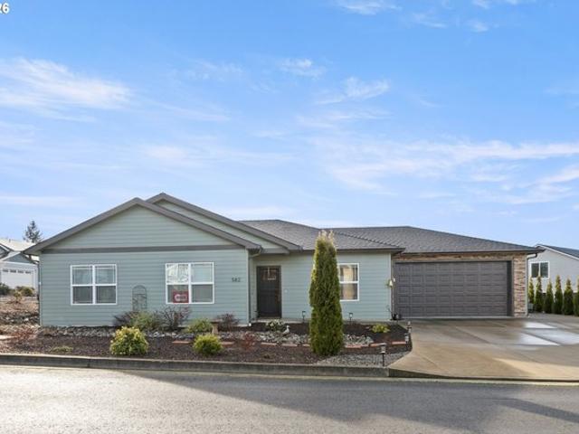 582 Fairway Estates Dr, Sutherlin, OR 97479