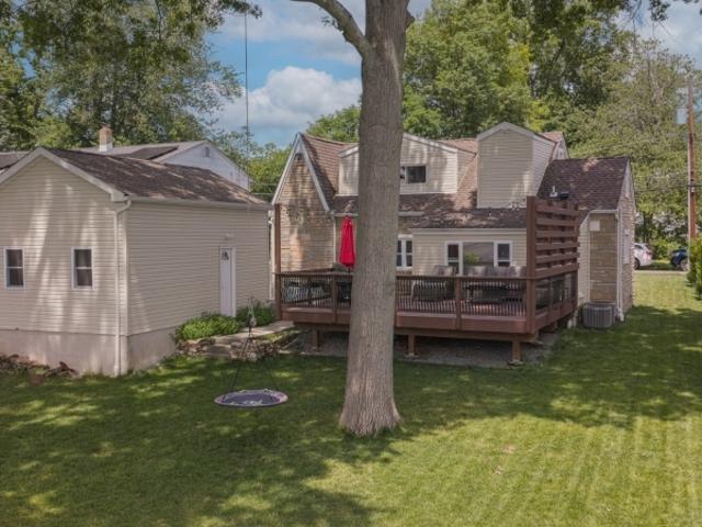 582 Lake Shore Dr