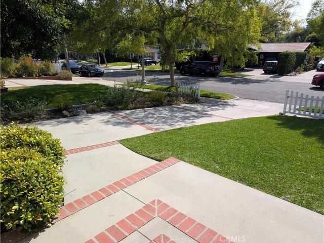 582 N Sunnyslope