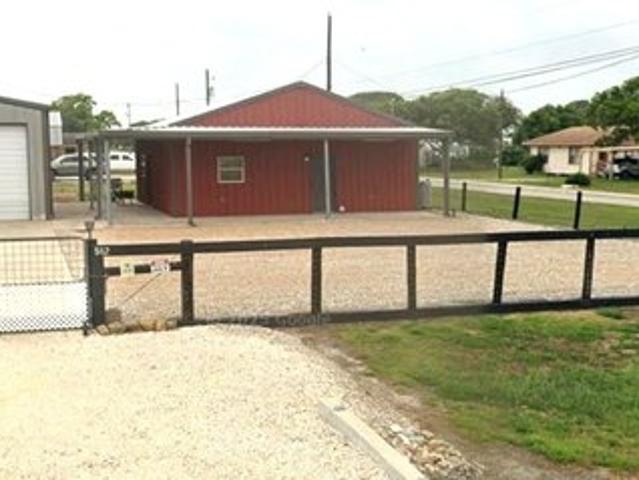 582 Peach St, Matagorda, TX 77457