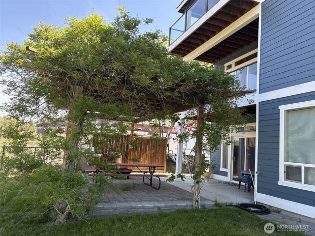 582 River Drive SW
