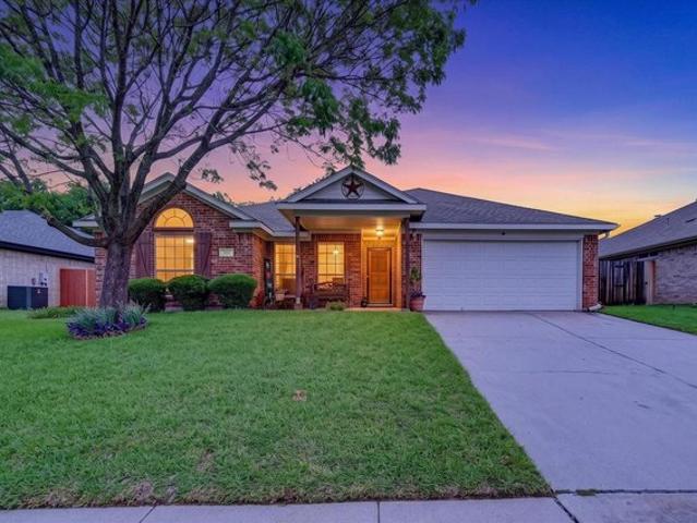 582 Tanglewood Dr, Burleson, TX 76028