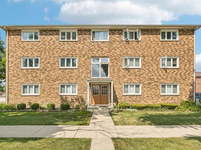5834 W 77th St Unit 102, Burbank, IL 60459