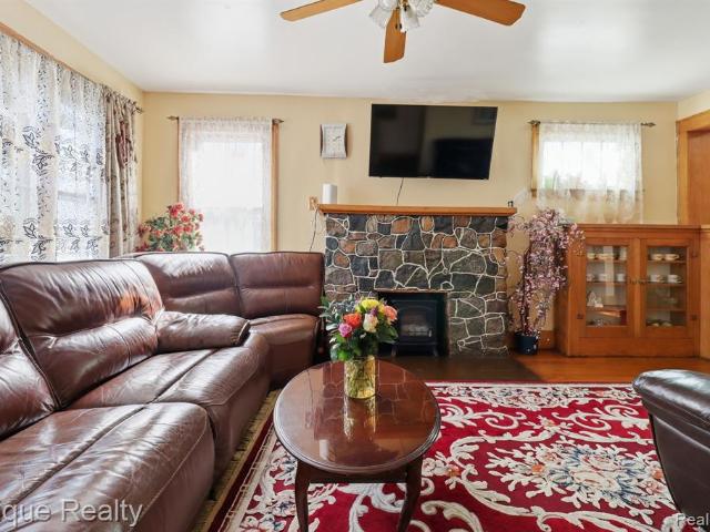 5834 Wayne Road