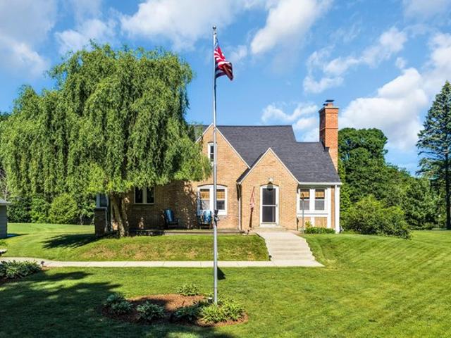 5835 S 92nd St, Hales Corners, WI 53130