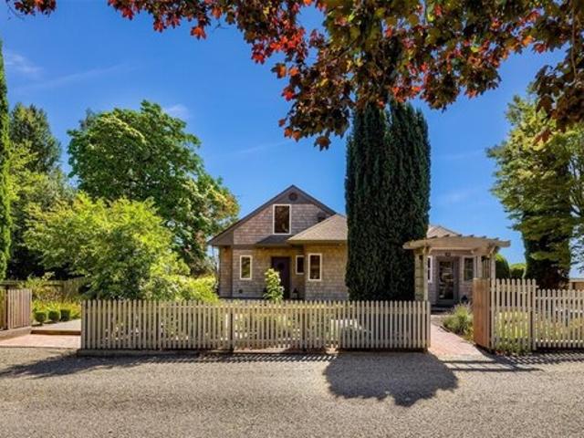 5836 Chuckanut Dr, Bow, WA 98232