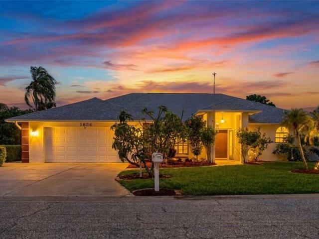 5836 Helen Way, Sarasota, FL 34243