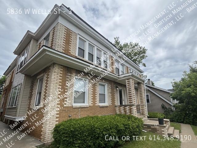 5836 W Wells St, Studio