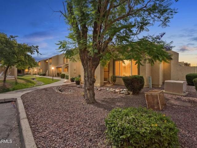 5836 W Winchcomb Dr, Glendale, AZ 85306