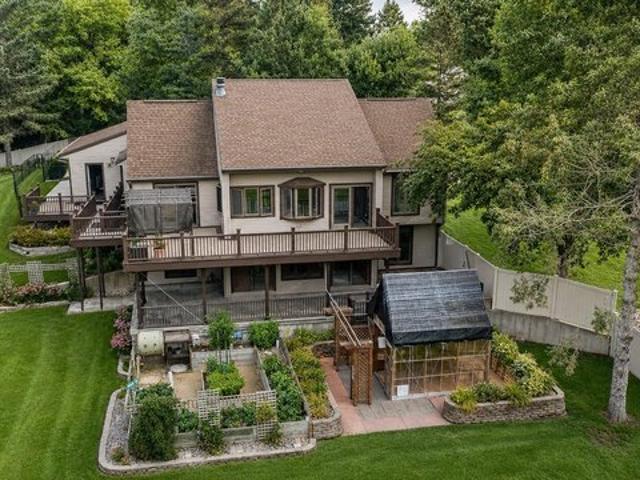 5837 N Valley Dr, Milton, WI 53563